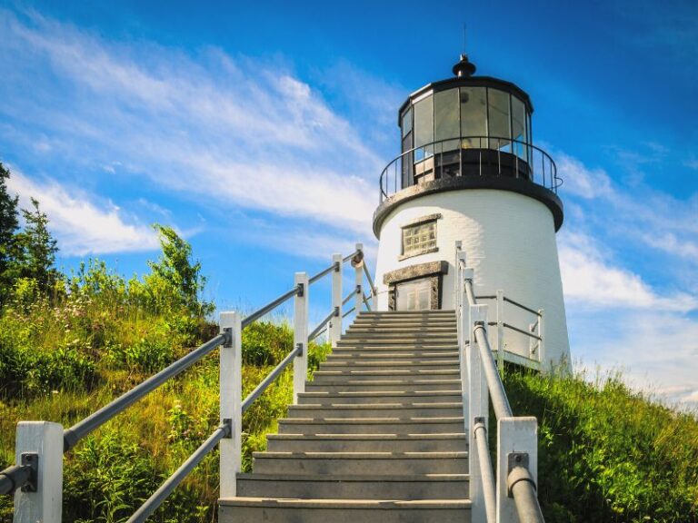 Beautiful Lighthouses in Maine to Visit, from Portland to the Canadian ...